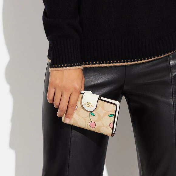 Coach | Bags | Coach Medium Corner Zip Wallet In Signature Canvas With ...